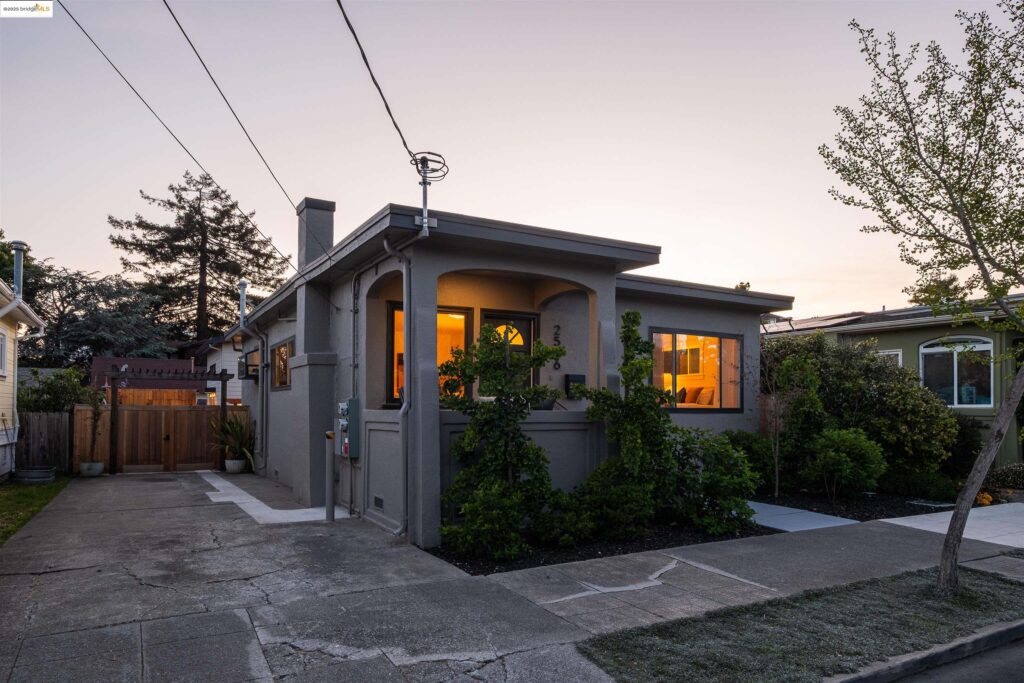 2516 Mathews St - Winkler Real Estate Group